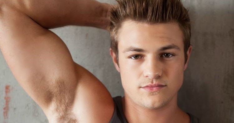 Daily Bodybuilding Motivation: MODEL CHARLIE PATTINSON