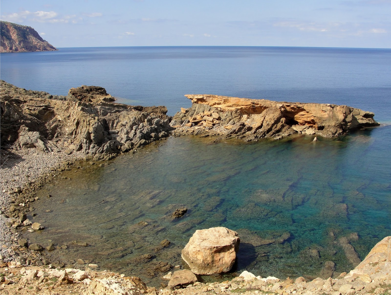 imatges de menorca: ROCA DE SA SAL - CODOLAR I LLOSES (FERRERIES)