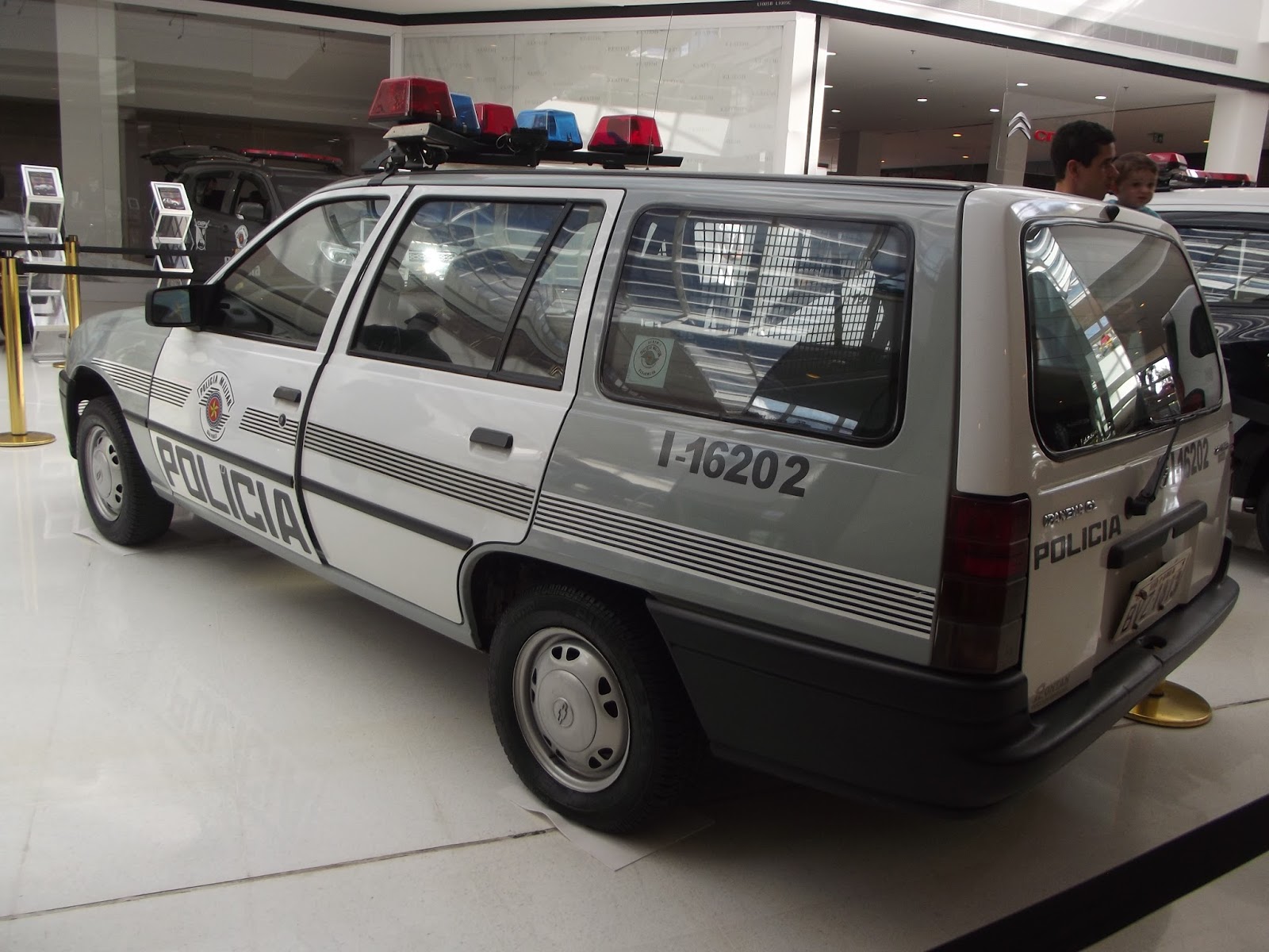 Exposição mostra a história e a evolução das viaturas usadas pela ...