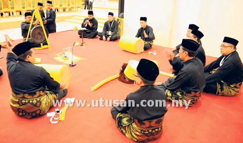 KUMPULAN NOBAT DIRAJA KEDAH BERUSIA 400 TAHUN WARNAI ISTIADAT ...