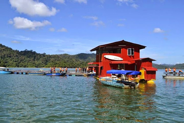 PENGINAPAN DAN HOMESTAY DI TASIK BERIS, SIK, KEDAH: PEDU LAKE BOAT HOUSE