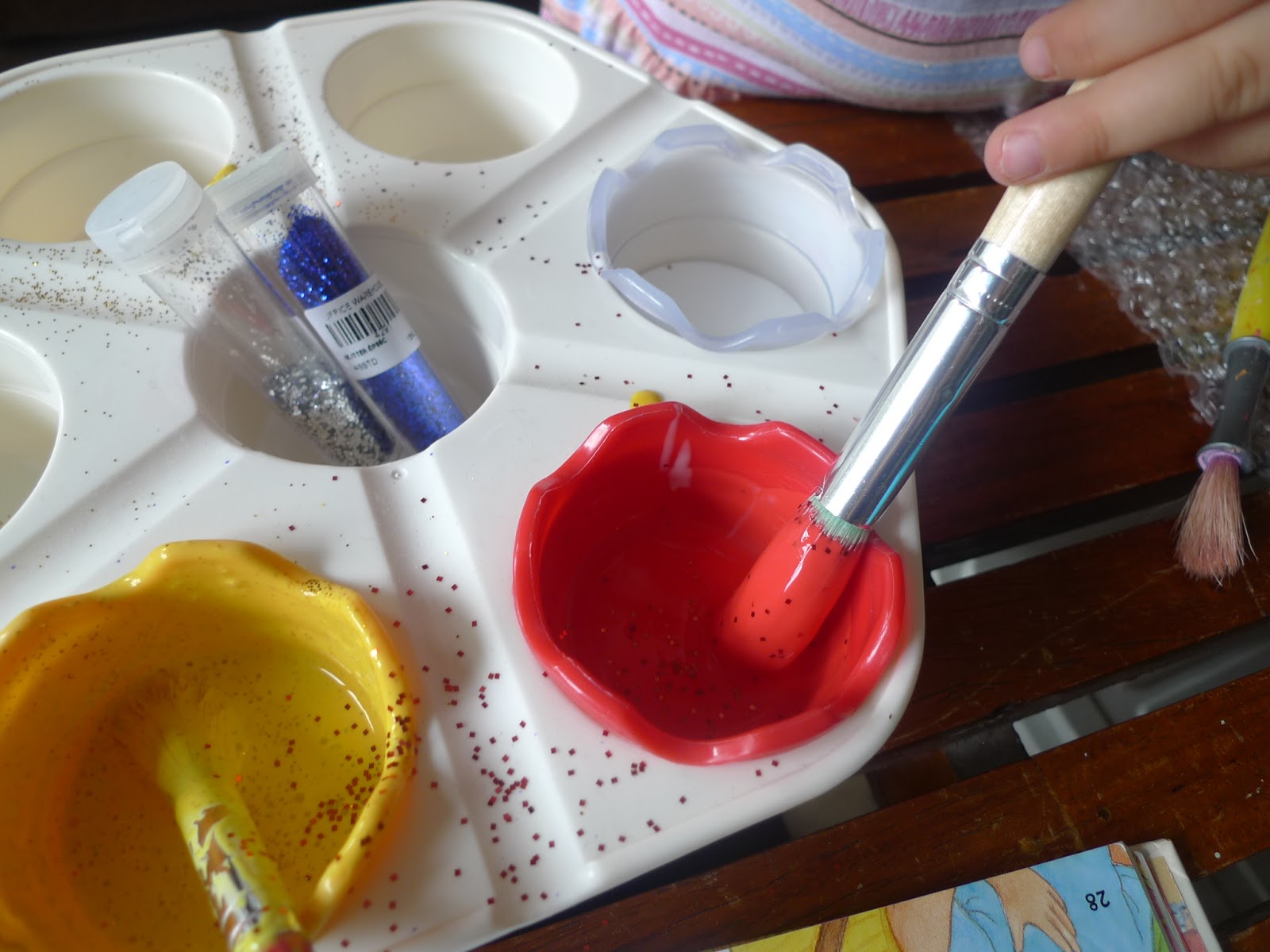 DIY Corporate Mom: Holiday Play: Bubble Wrap Flag