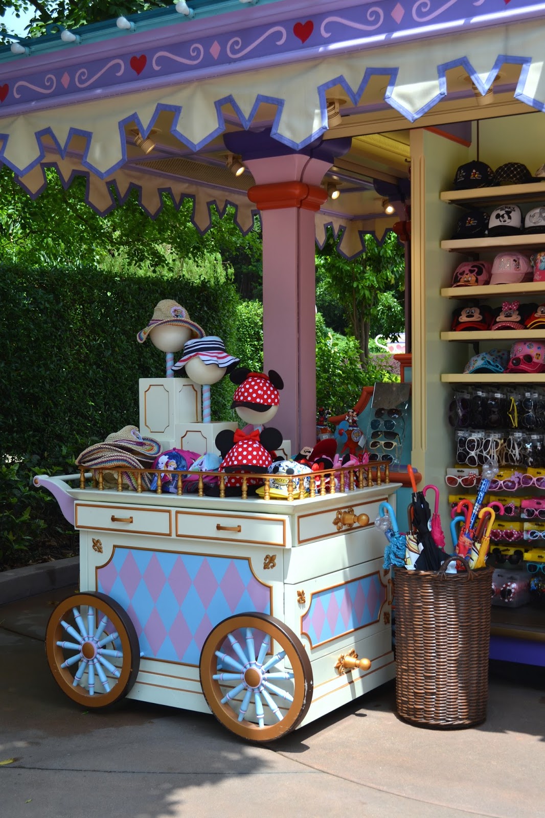 Living An Expat Life...: Disneyland {Again} Animation Academy.