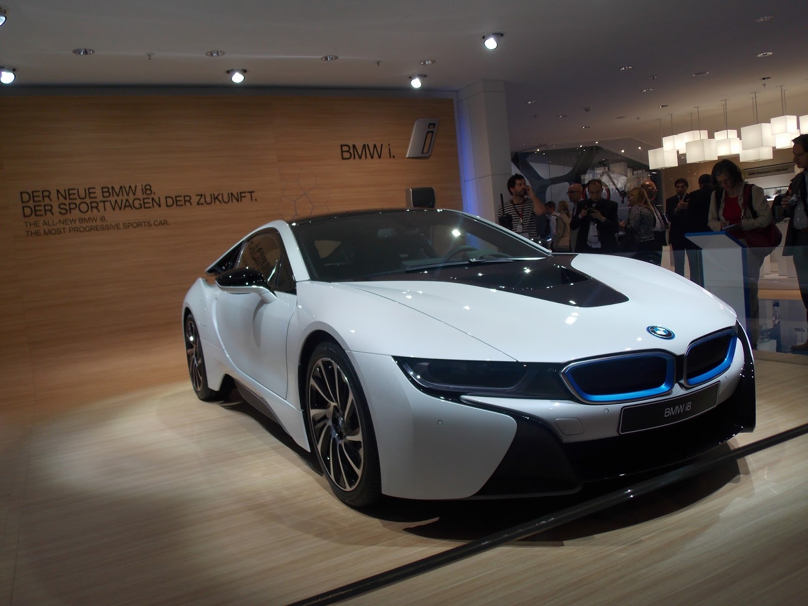 Voiture du Futur: La technologie de la BMW i8
