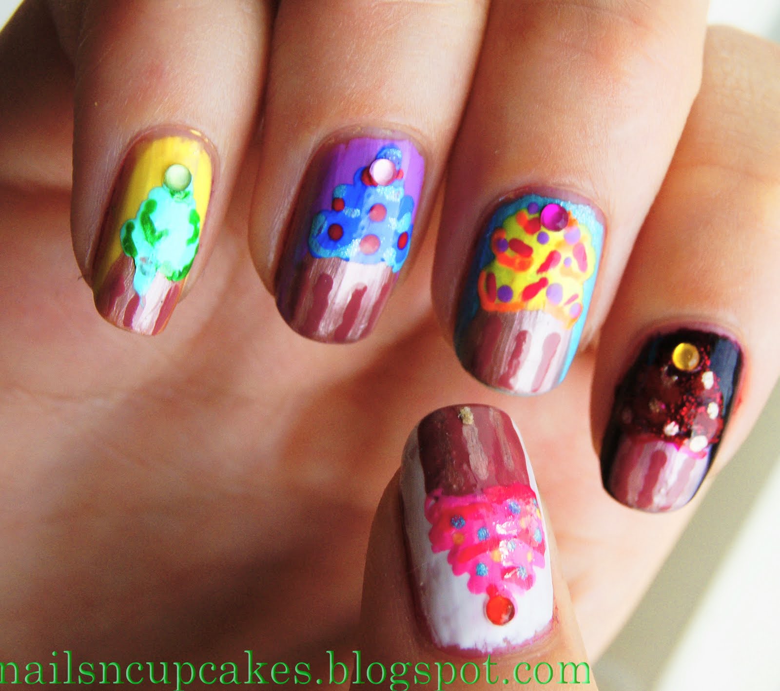 NailsN'cupcakes: June 2011
