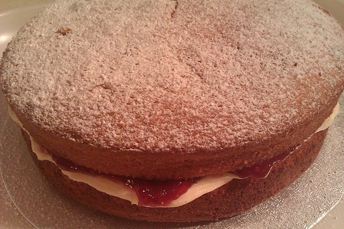 Heavenly Bites: Foolproof Classic Victoria Sponge Cake