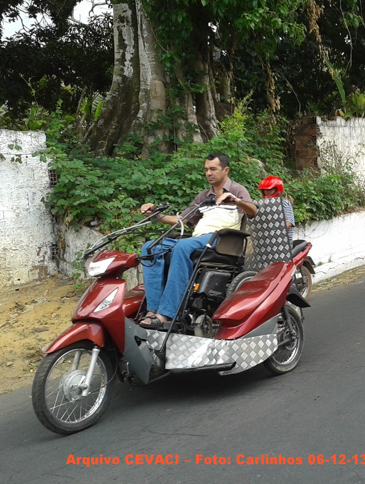 .: Moto adaptada para deficiente