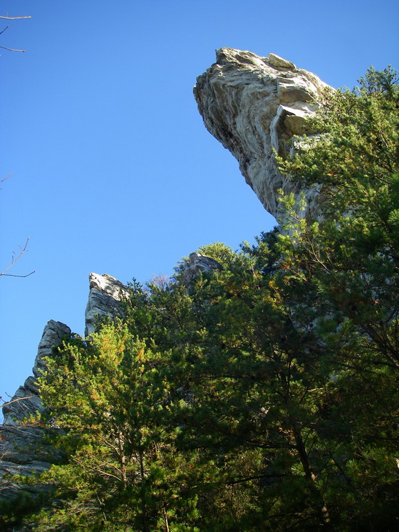 THE WORLD GEOGRAPHY: 10 Spectacular Overhanging Rocks