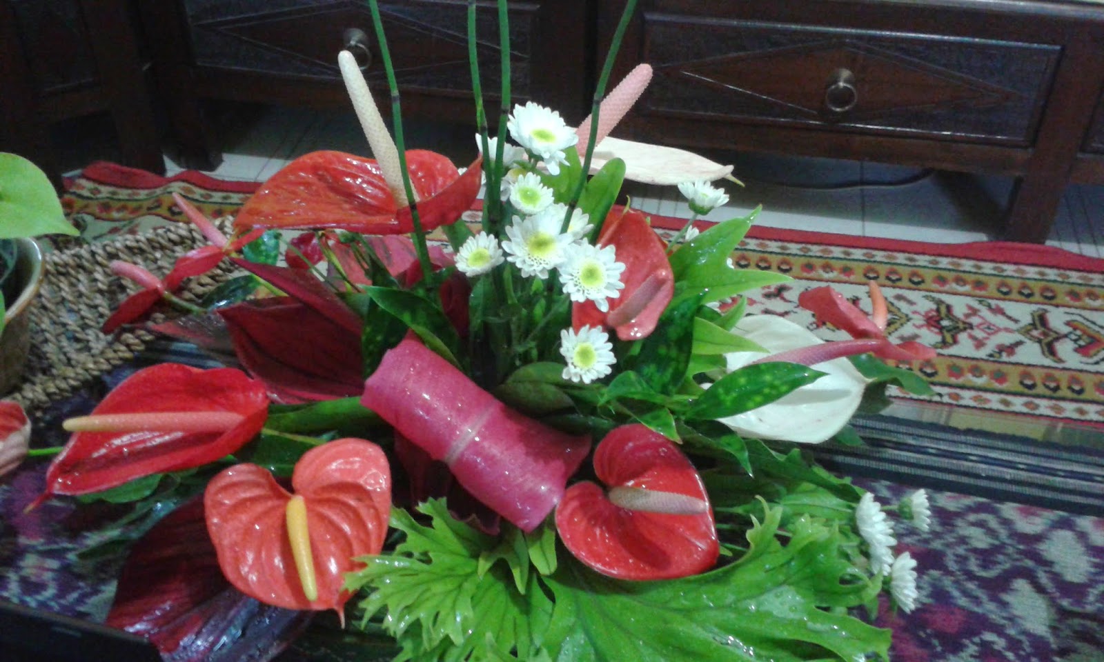 viva hardini blog: Rangkaian bungaku-untuk meja tamu-dominasi bunga ...