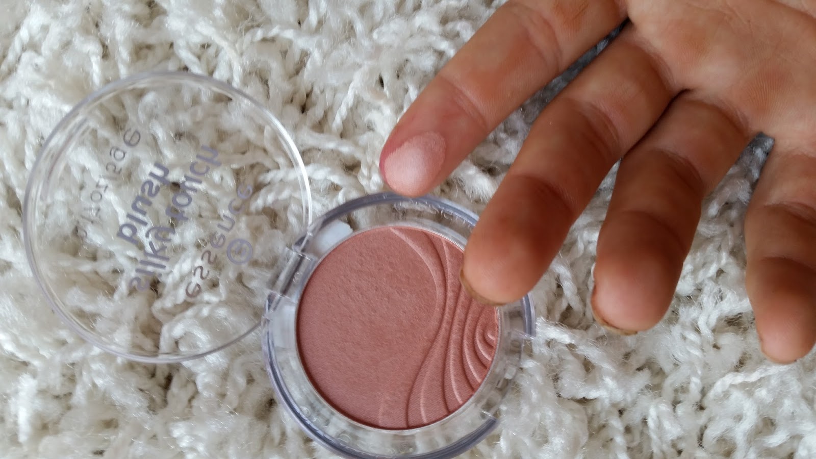 WeFashionIt: Essence Silky Touch rumenilo 100 Indian Summer