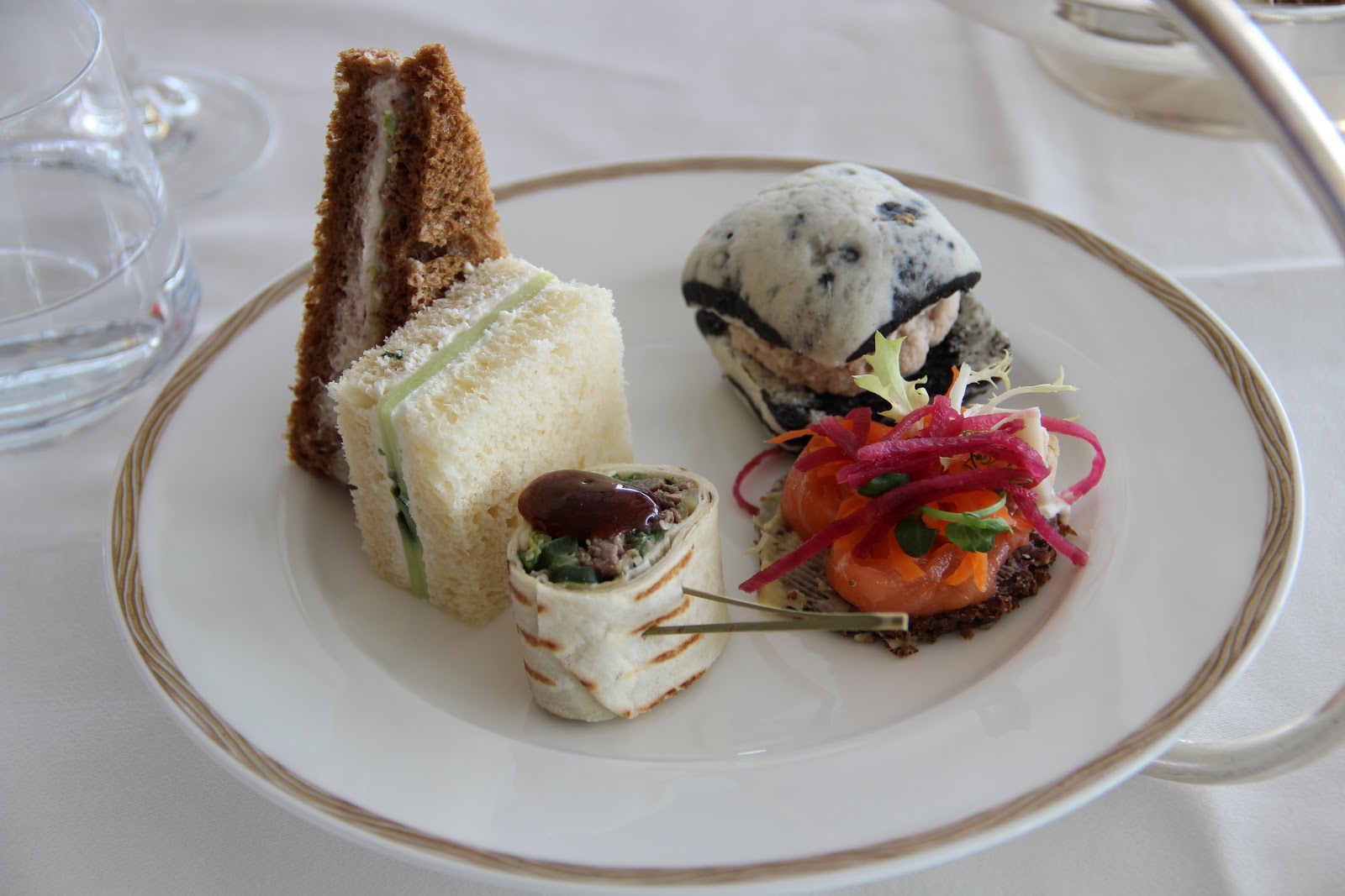 Beumer: Burj Al Arab - The Ultimate High Tea @ Dubai (UAE)