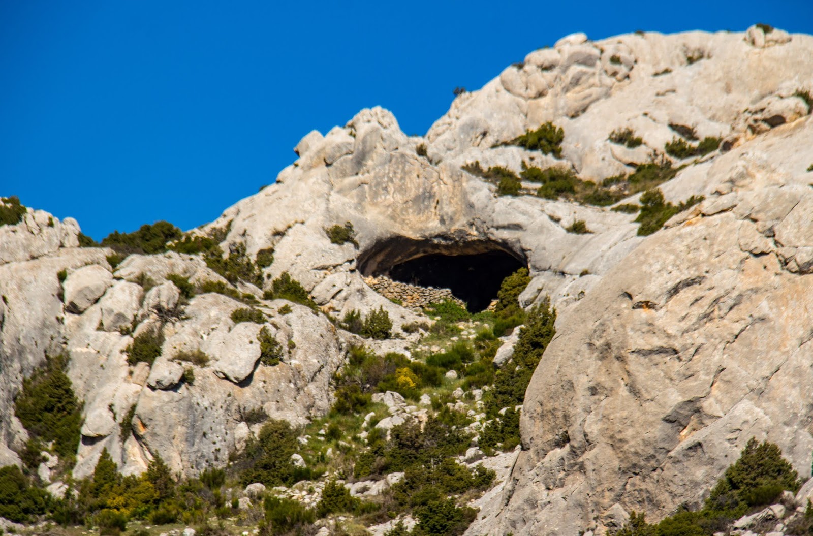 LA MOLATA DE CHARÁN Y LA CASCADA DE HONDARES DESDE LAS CASICAS DEL PORTAL.