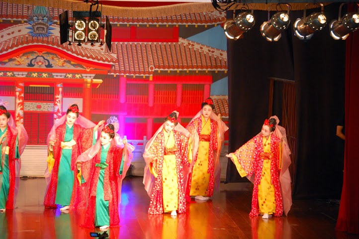 Okinawa Brasil: TEATRO DE OKINAWA - UCHINAA SHIBAI