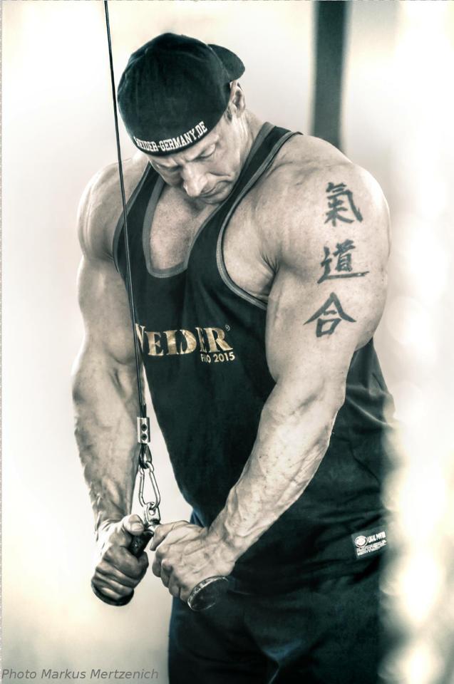 Muscle Lover: German muscle beast Matthias Botthof