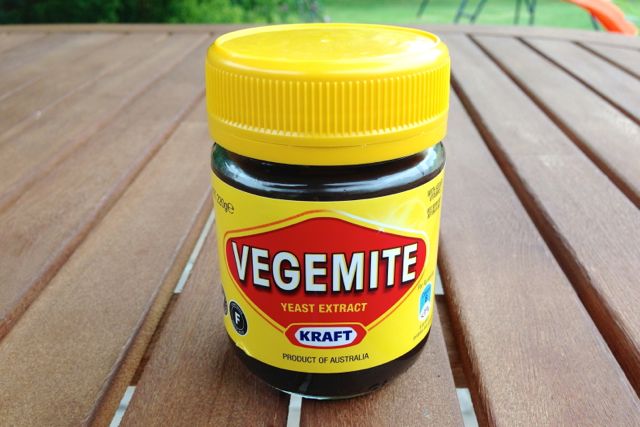 VEGANOO Vegan Reviews: Review: Vegemite
