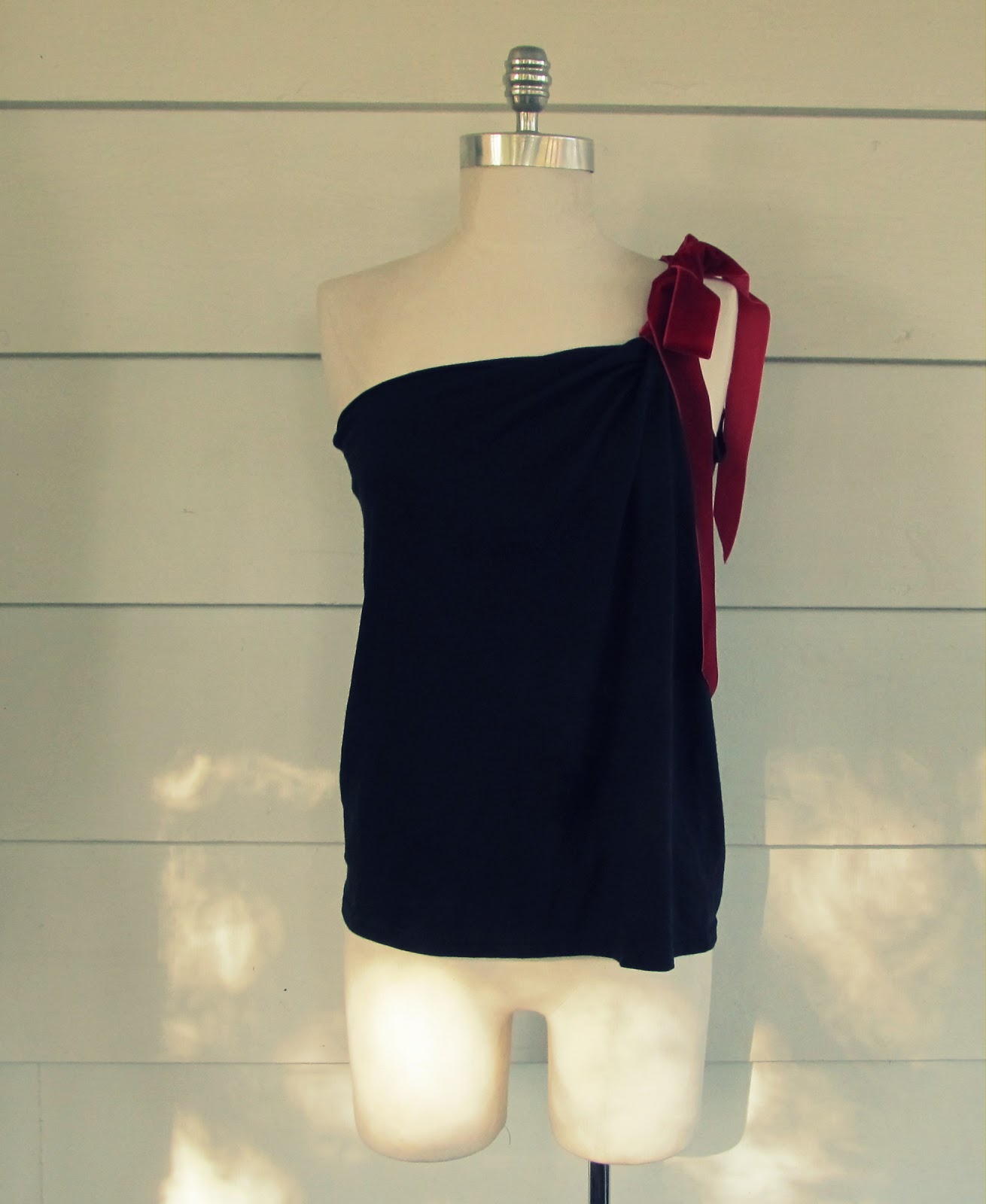 WobiSobi: Red Velvet Ribbon, One Shoulder Shirt. DIY.