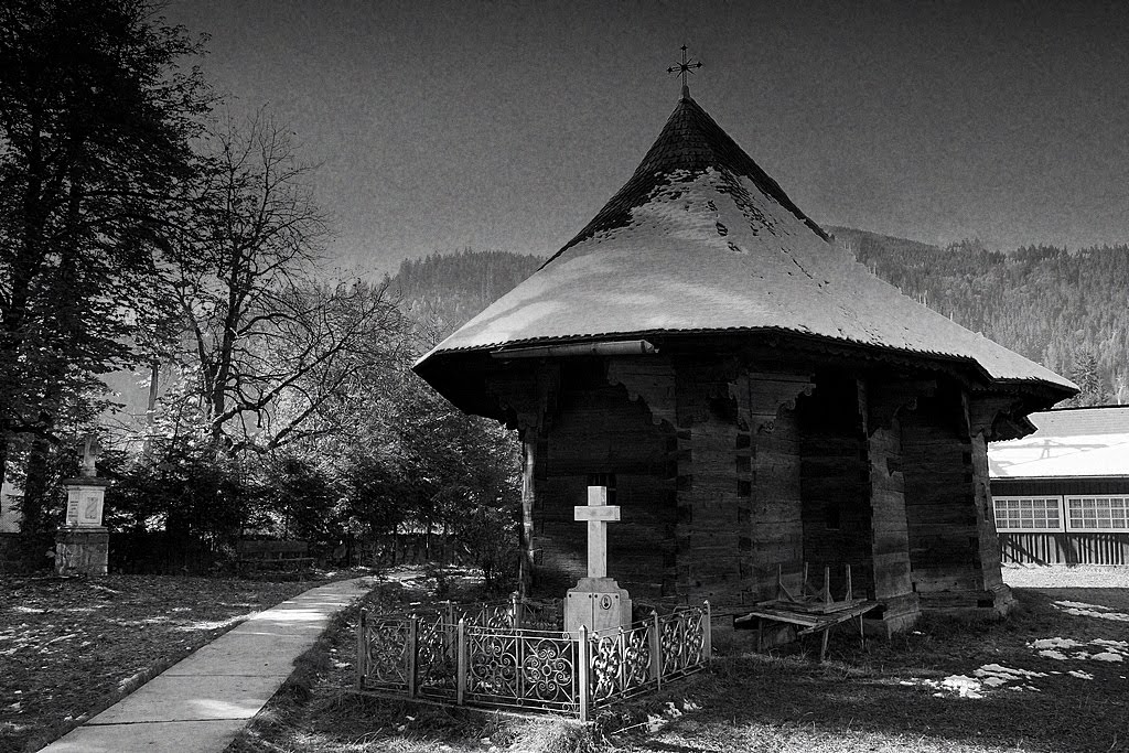 Biserica de lemn din Brosteni - ORASUL BROSTENI