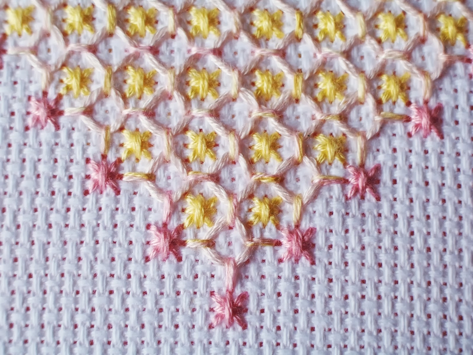 Eglantine Stitchery: Chicken Scratch Heart, on Aida (!)