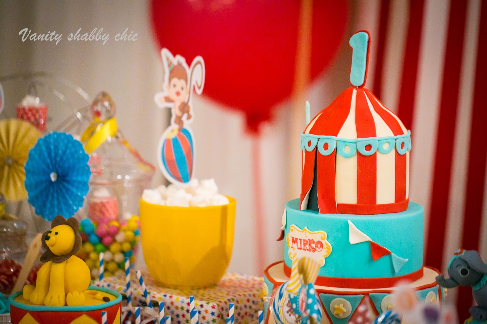 Vanity shabby chic: PARTY CIRCUS
