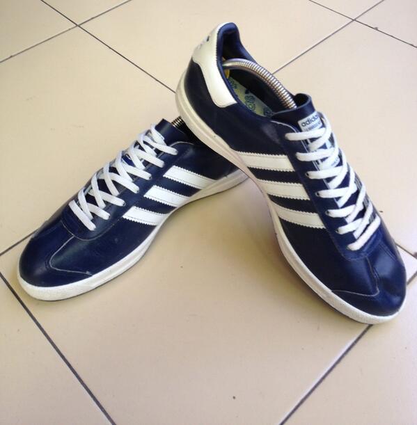 Hobi Beli Sneakers? Setidaknya Kamu Harus Memiliki 5 Sneakers Esensial Ini!