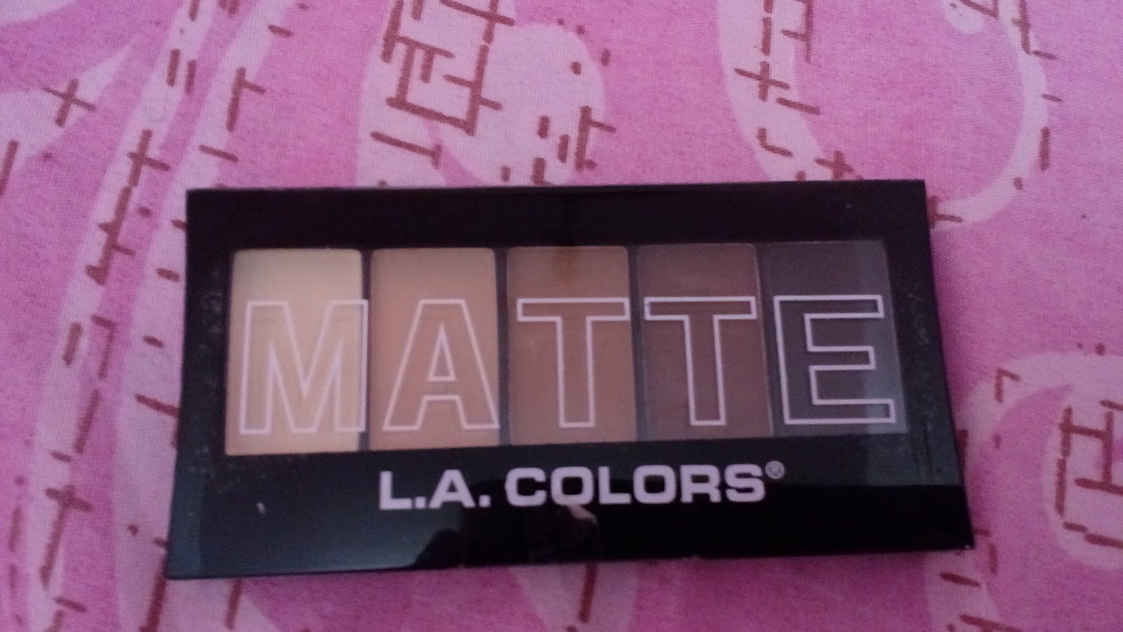 BeautyReview: [Review] La Colors Matte Eyeshadow #Brown Twedd