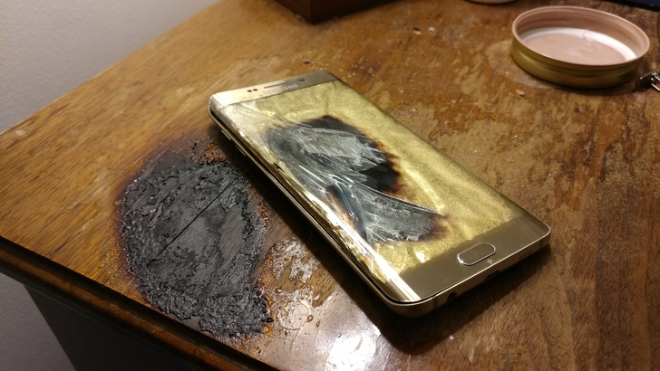 Samsung Galaxy S6 Edge Smartphone Explodes