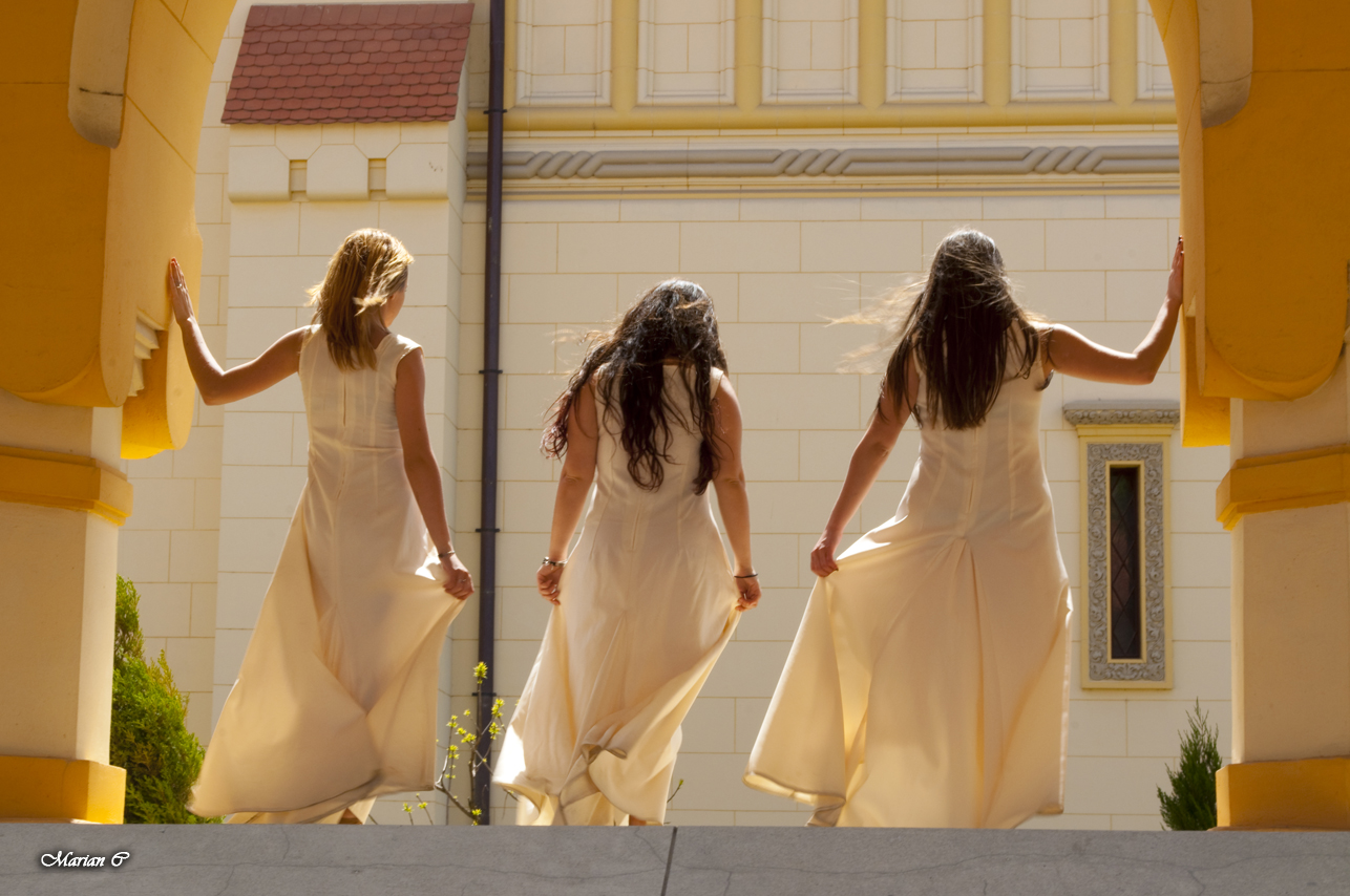 Marian Photography Art: Medieval girls