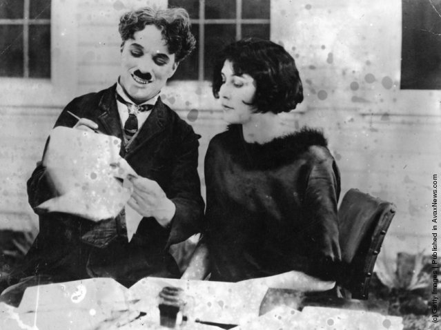 Belle's Bookshelf: Reading Icons: Charlie Chaplin