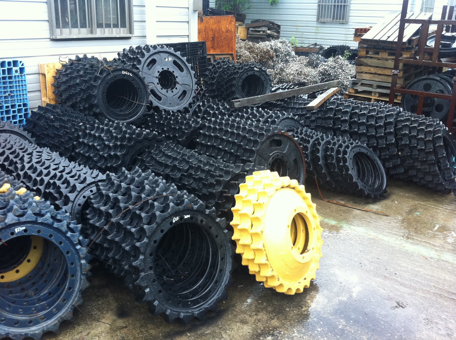 KOREA USED EXCAVATOR SALE: Excavator Under Carrige / Idler, Track ...