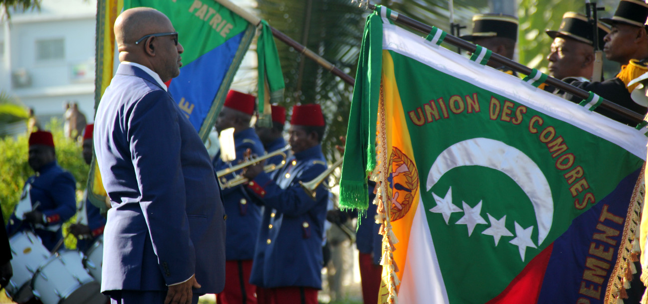 Bilan de l’indépendance : Un pays en lambeaux ! | HabarizaComores.com ...