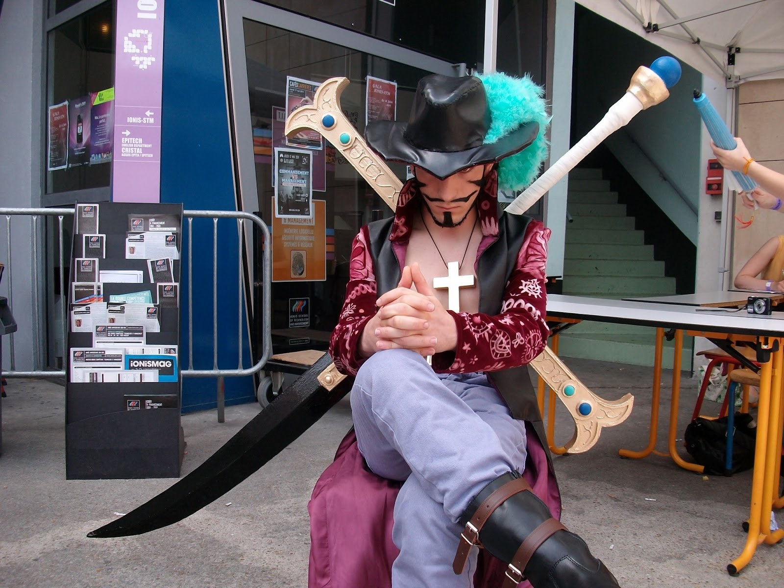 Ilha Tera: 8 Cosplays Mihawk (One Piece)