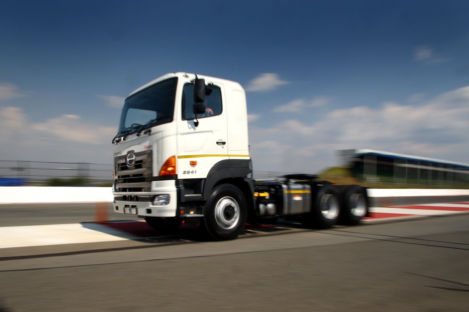 IN4RIDE: HINO REVITALISES 700 SERIES TRUCK