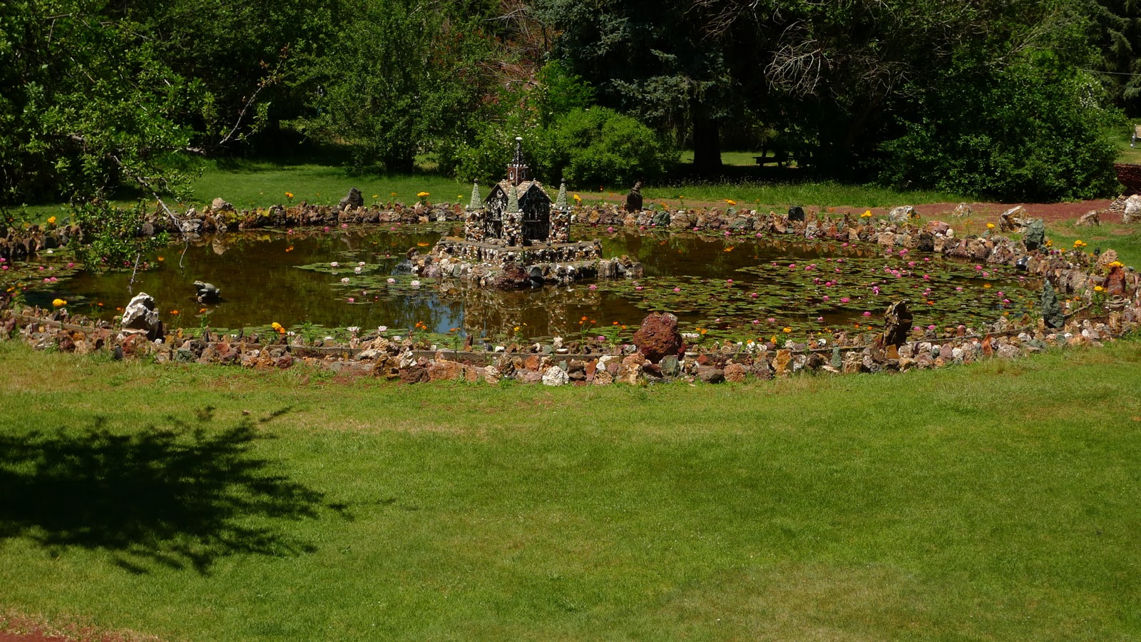 Jeffrey Bale's World of Gardens: Petersen's Rock Garden