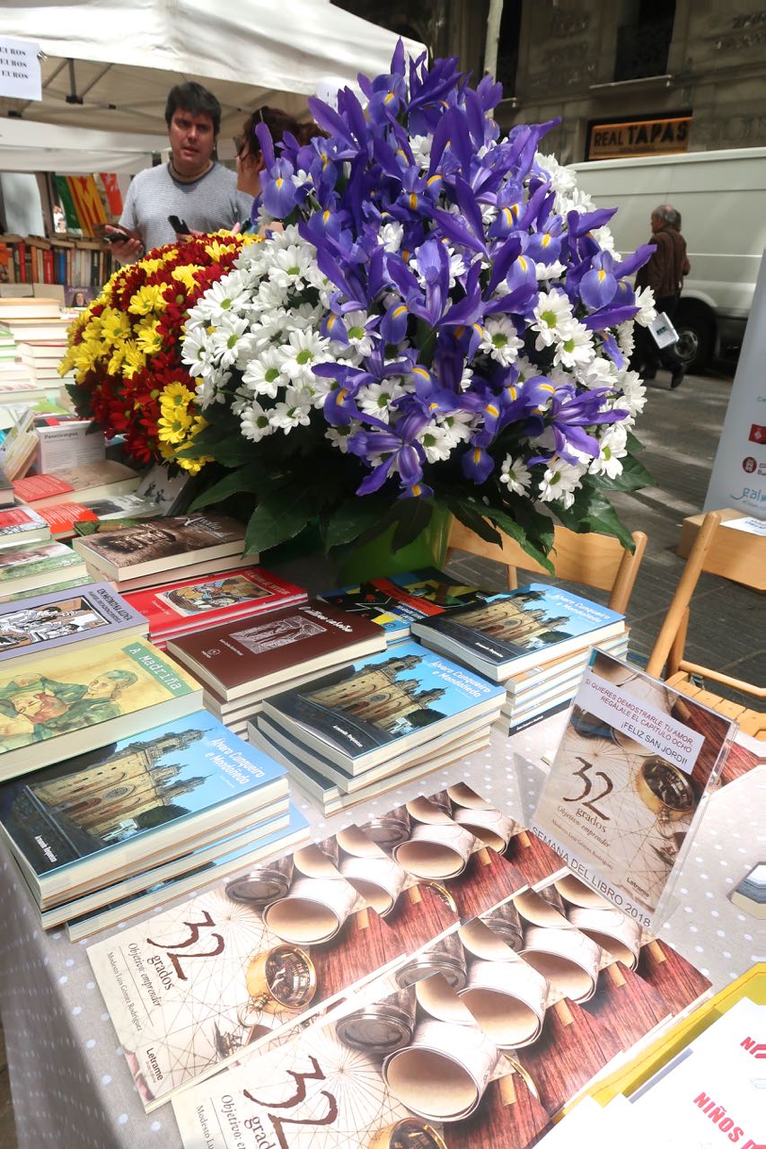 Scrumpdillyicious: Catalan Sant Jordi Day: Roses, Books & Romance
