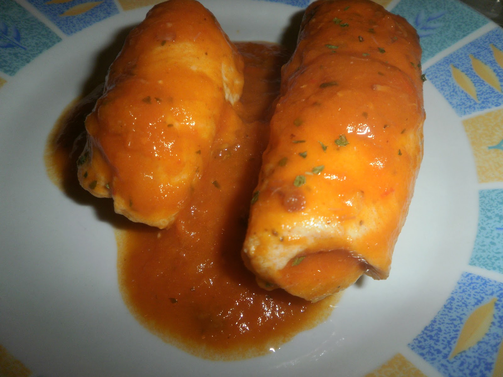 Una olla y laurel: PECHUGAS RELLENAS EN SALSA