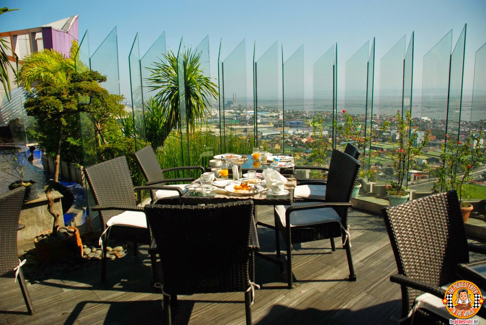 THE PICKIEST EATER IN THE WORLD: VIVERE HOTEL: STANDING TALL IN ALABANG