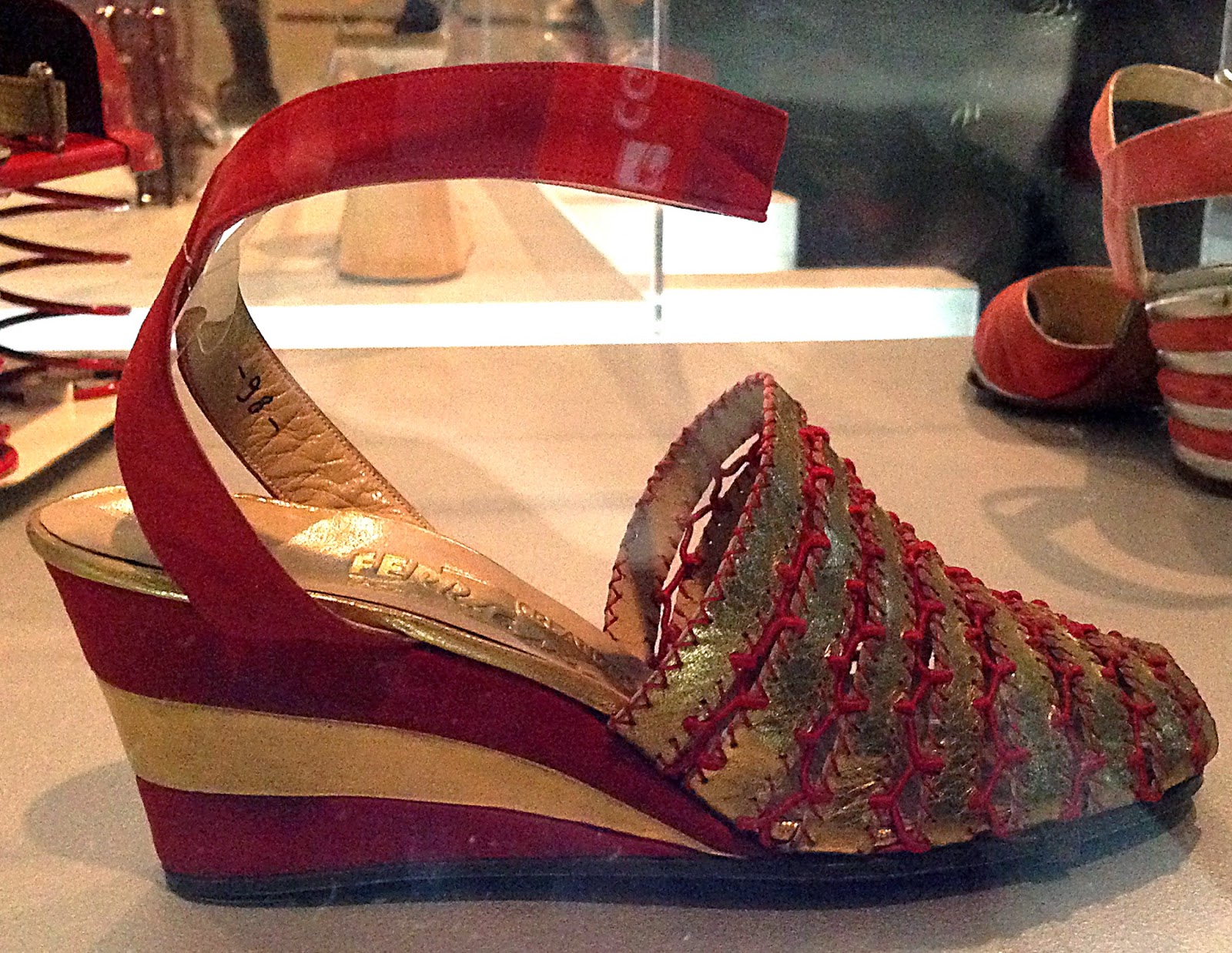 Idiosyncratic Fashionistas: KILLER HEELS: The Art of the High-Heeled Shoe!
