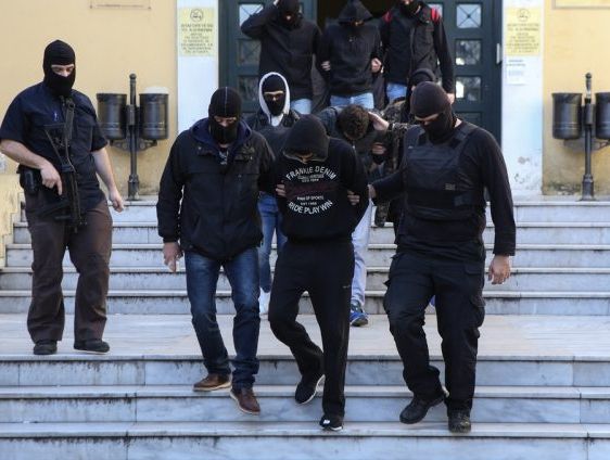 ΠΡΟΚΑΛΕΙ ΣΟΚ Η ΚΑΤΑΘΕΣΗ ΤΟΥ 21ΧΡΟΝΟΥ- ΜΕΛΟΥΣ ΤΗΣ COMBAT 18 ΑΠΟ ΤΟ ...