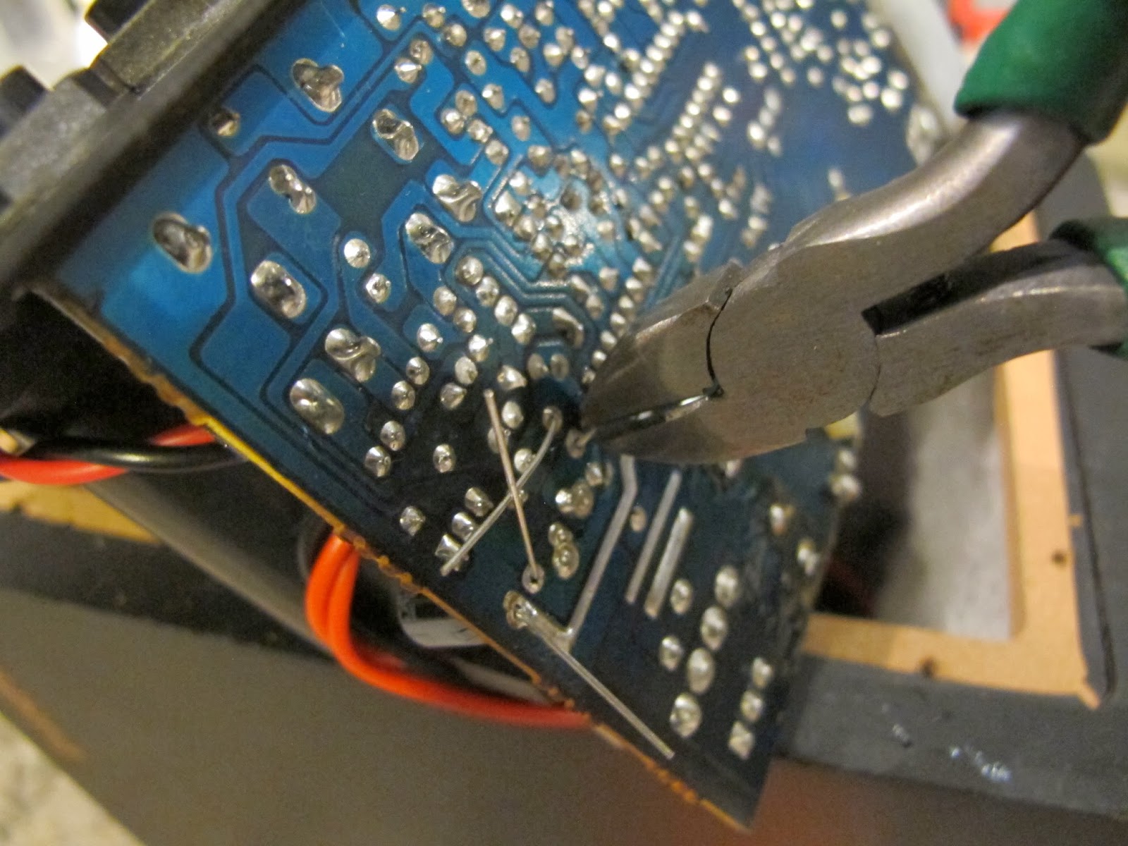 Melissa Dunphy | Updates: Fixing the buzz in my M-Audio AV-40 speakers