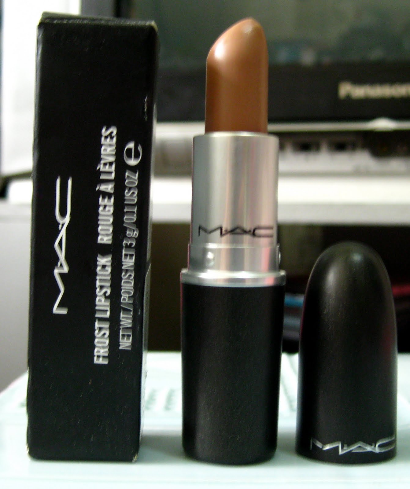 PRODUCT SPOTLIGHT: MAC LUSTRE LIPSTICK IN FRESH BREW