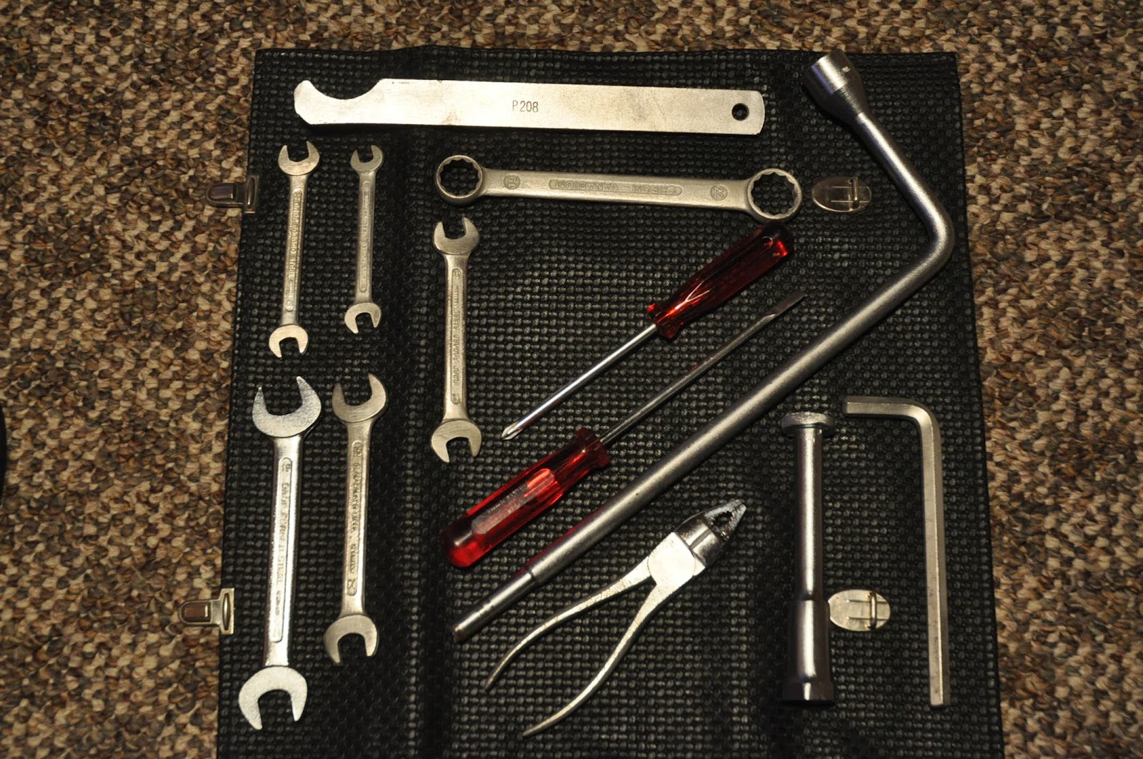 Renn-Spot: 1969 - 1971 Factory 911 Tool Kit
