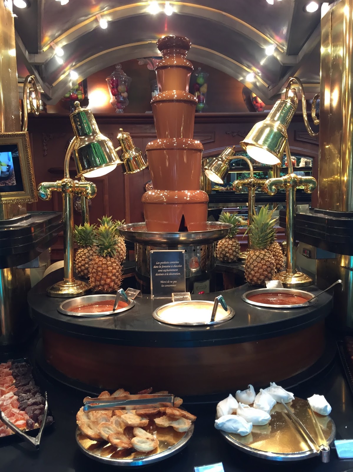 Bienvenue au restaurant gastronomique à volonté Les Grands Buffets, à ...