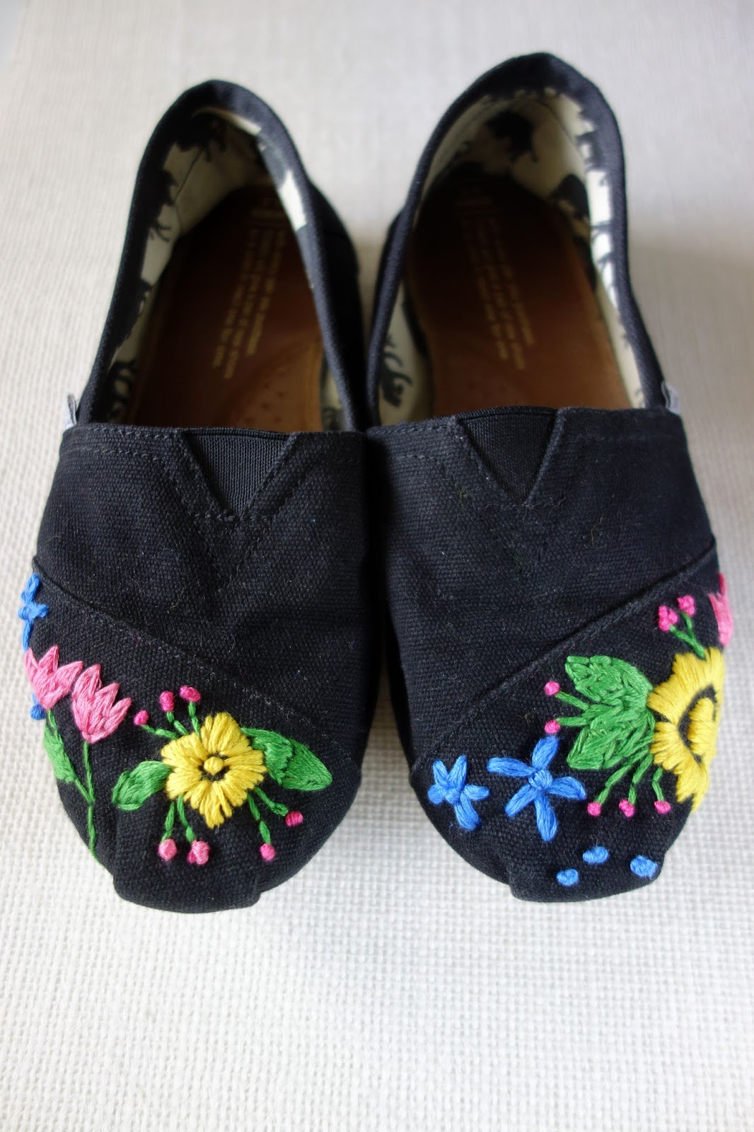 blah to TADA!: How To: Embroidered Shoes