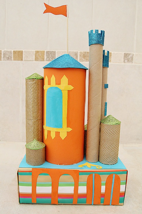 Costruire un castello per i bambini con le scatole di cartone: 8 progetti