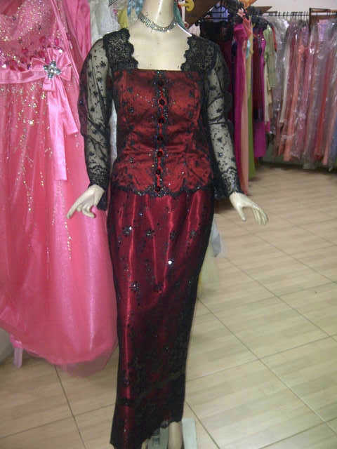 Sewa Gaun Pesta: Gaun Mama Maroon ready 2 pc