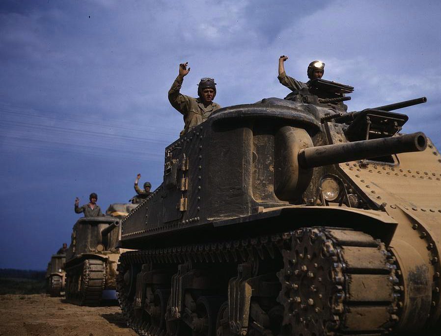 14 Stunning Color Photographs That Show American Soldiers Preparing ...
