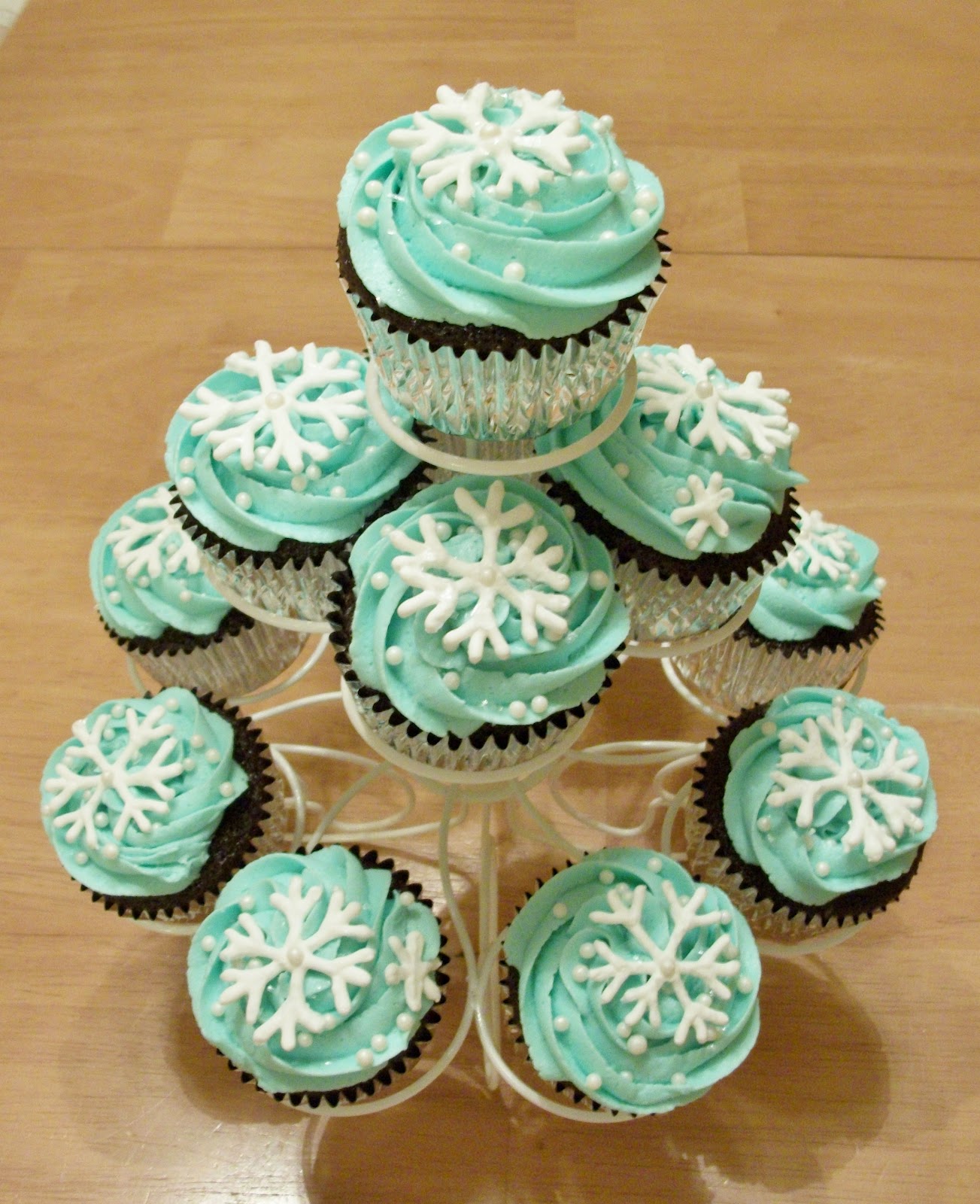 Bellissimo! Specialty Cakes: "Wintery Snowflake Cupcakes" - 12/11