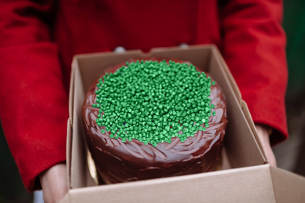 The Postillon: Peace offering? Trump sends Comey a delicious cake ...