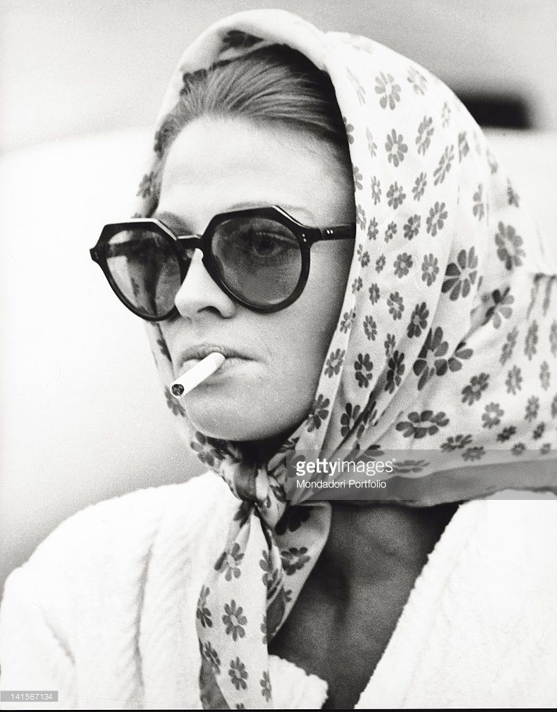 Film Noir Photos: The Art of the Dangle: Julie Christie