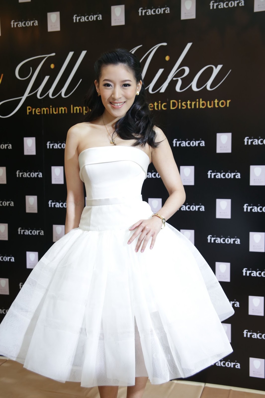 一天一粒，養精義氣: 華裔女神 Jilamiga Chalermsuk = Asia fox